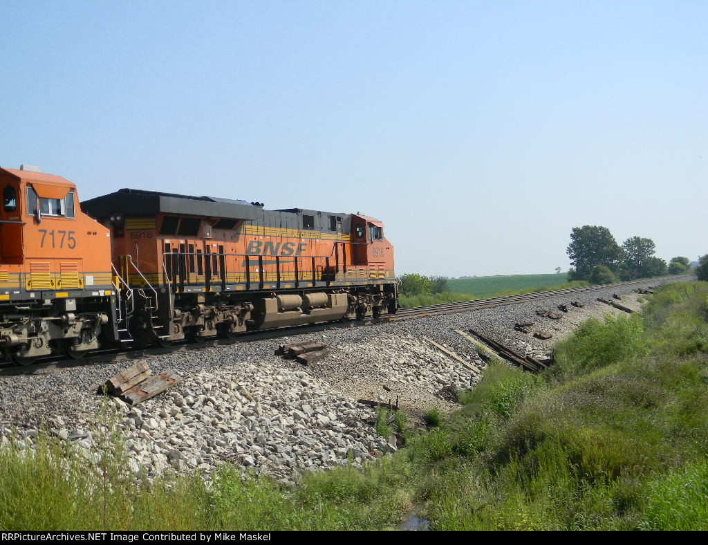 BNSF 6916